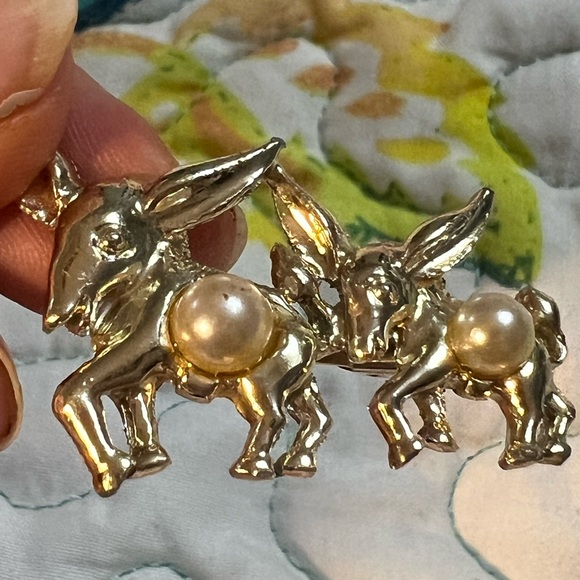 Vintage | Jewelry | Vintage Gold Tone Donkeys Faux Pearls Brooch ...